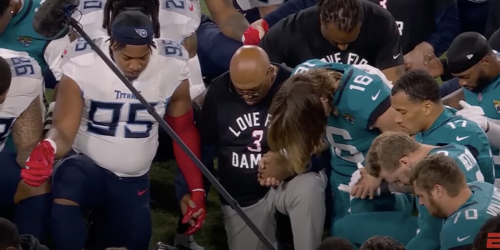 NFL Players Are Kneeling Again: This Time In Prayer, Not Protest - The ...
