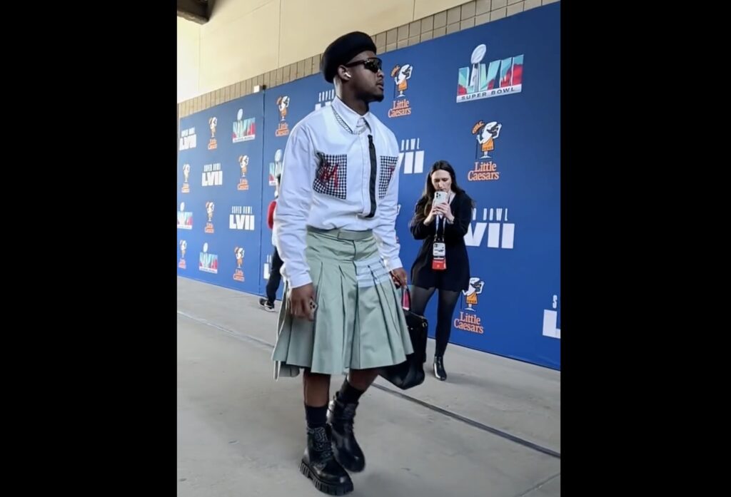 Chiefs Wide Receiver's Pre-Game Outfit Has The Internet Going Crazy ...