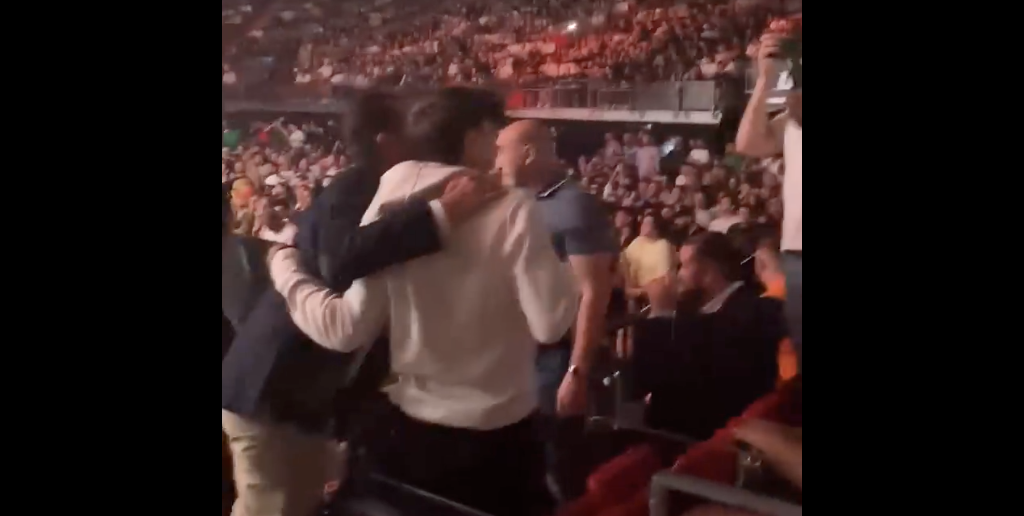 WATCH: Don. Jr. Climbs Into Stands To Take Selfies With Crowd At UFC ...