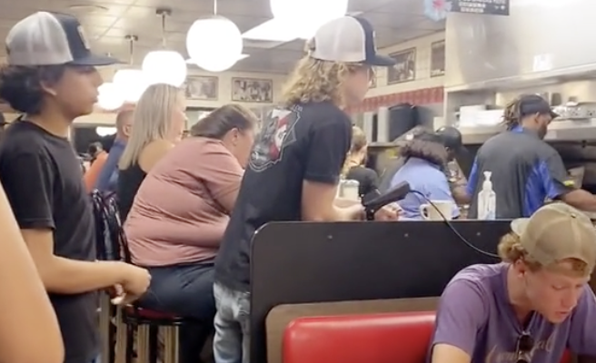 WATCH: Entire Waffle House Erupts In "Family Tradition" After Hank ...