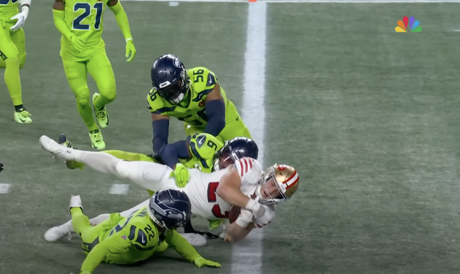 Star NFL Running Back Seen Praying In End Zone Before Thanksgiving Day ...