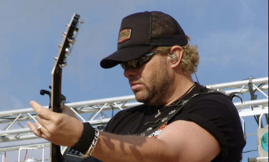 WATCH: Toby Keith Opens Up On Post-Stomach Surgery Challenges, But Has ...