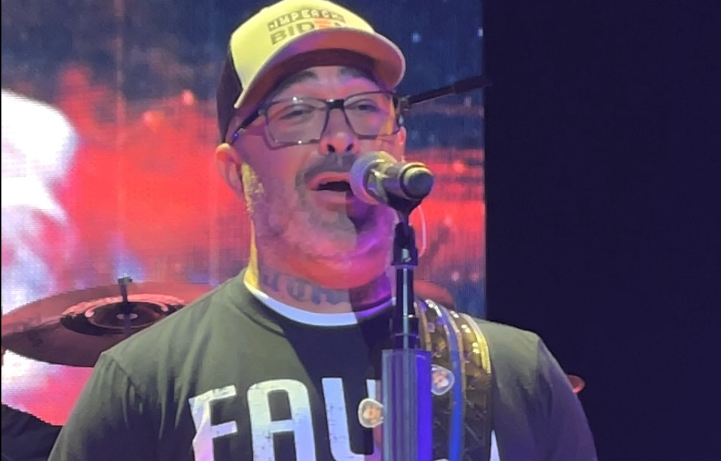 Pro-Trump Country Star Aaron Lewis Sounds Off After Attempted ...