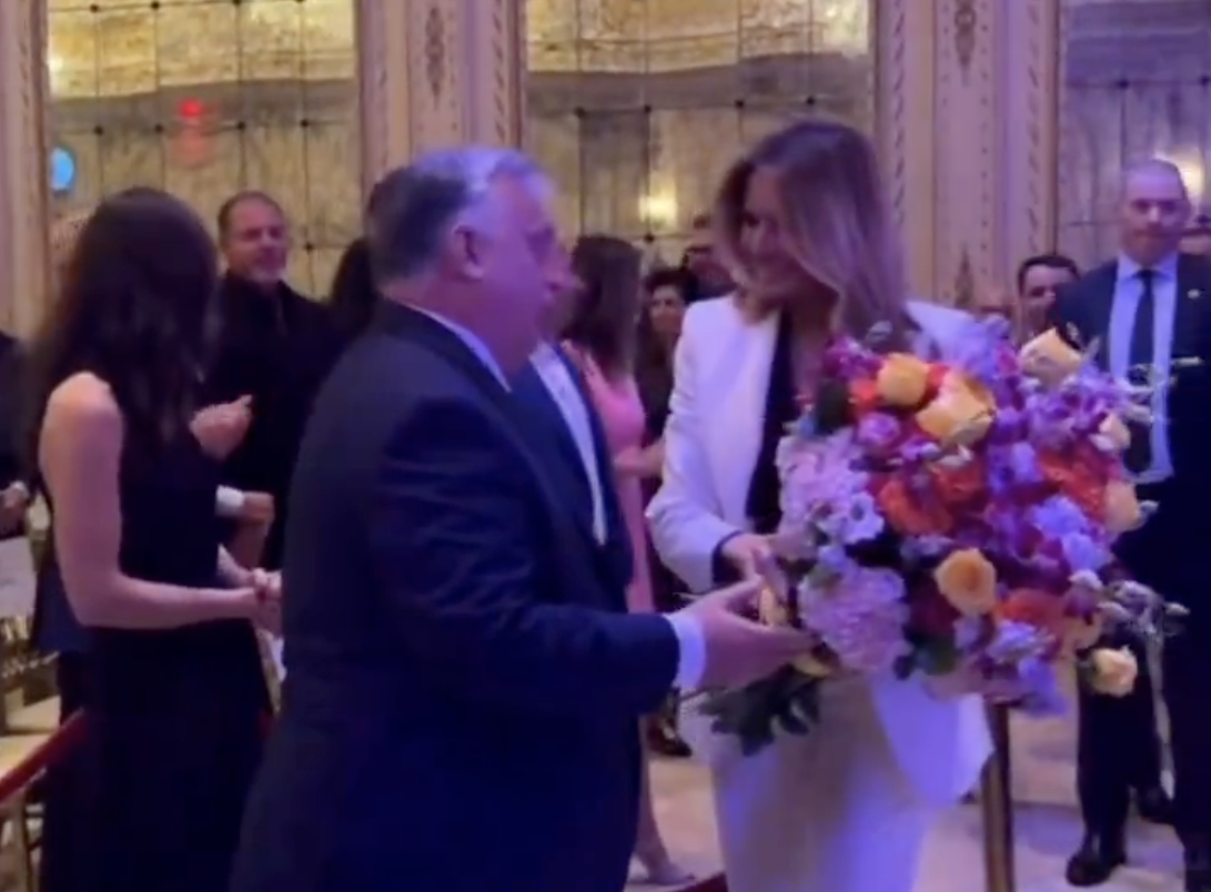 "Pretty Woman": Foreign Prime Minister Brings Bouquet Of Flowers For ...